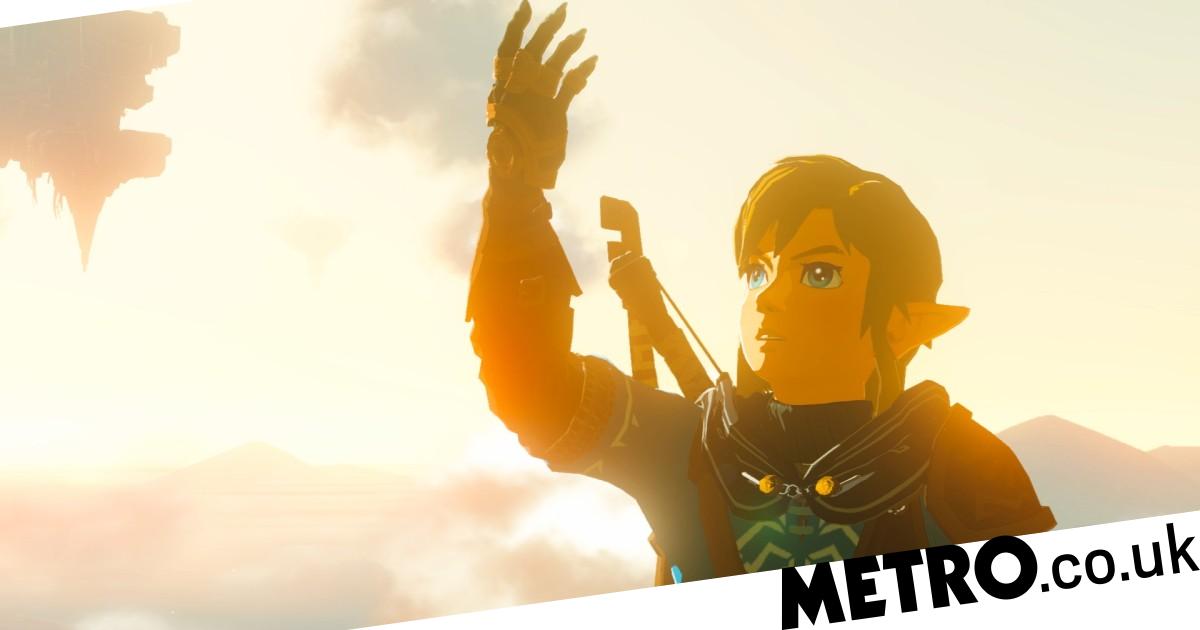 Adam Levine's Wife Behati Prinsloo Strips Completely Naked to Give ...